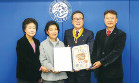 돈 이 회장 ‘국민훈장 동백장’ 수훈 - 미주 한국일보