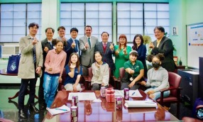 하윤수 부산광역시 교육감, JHS 189 중학교 방문 - 미주 한국일보