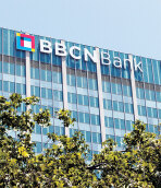 윌셔빌딩에 BBCN 뱅크 간판 - 미주 한국일보